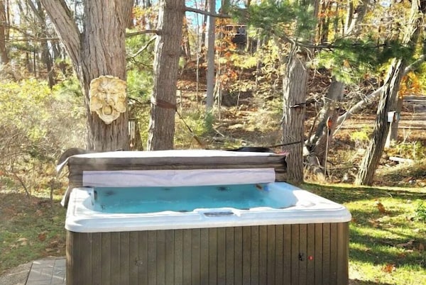 Stylish & Spacious Home With Hot Tub & 3-season Deck - Holland, MI
