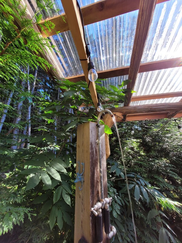 Trailhead Guesthaus And Sauna On The Creek - Vancouver Island