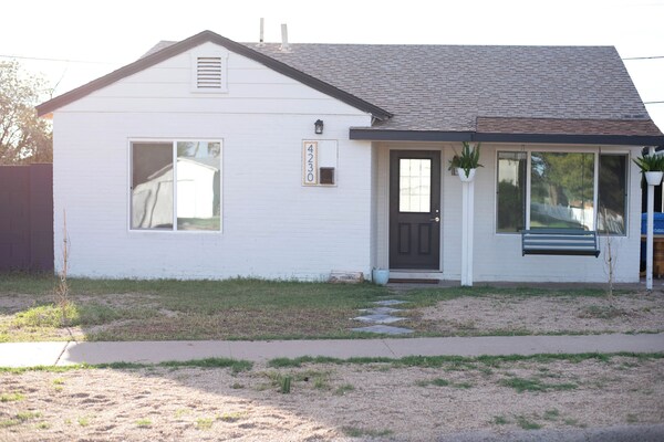 Charming 2-bedroom Bungalow With Wifi, Ac In Peaceful Phoenix - Phoenix, AZ