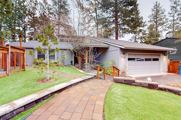 Family-friendly Home With Private Pool And Hot Tub, Home Theater, Shuffleboard - Bend, OR