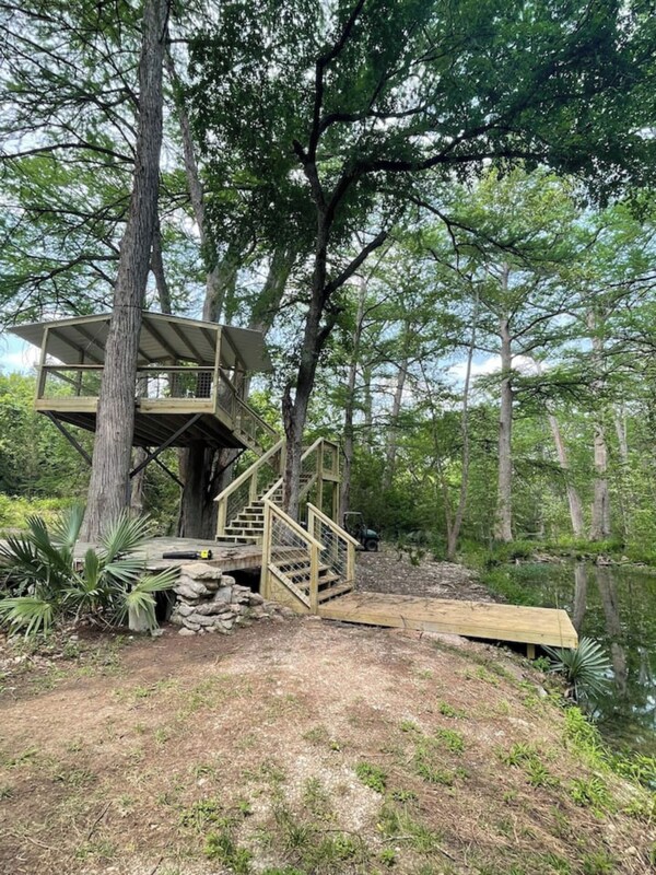 Adventure Oasis With Private Creek Near Canyonlake - テキサス州