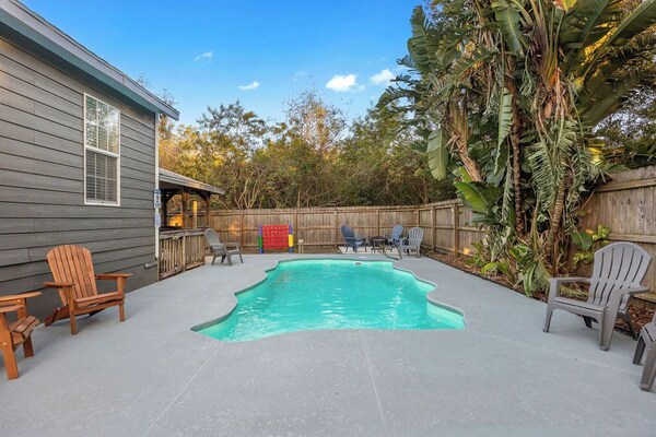 Cocoa Pool+jacuzzi House! Firepit! Near Cape Canaveral+ussa Fields!dogs Welcome - Cocoa, FL