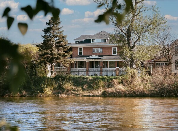 Apt. #2 · Goldsmith's River Front Inn- Rattlesnake Apartment - 米蘇拉