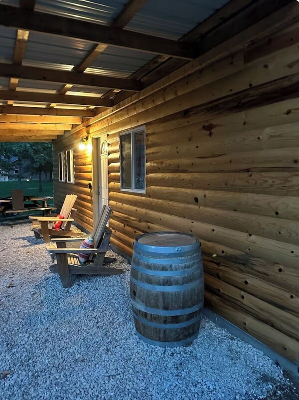 Cozy Cabin 10 Miles From Ft Wood Pond View Fire Pit One Room 2 Comfy Beds. - Fort Leonard Wood, MO