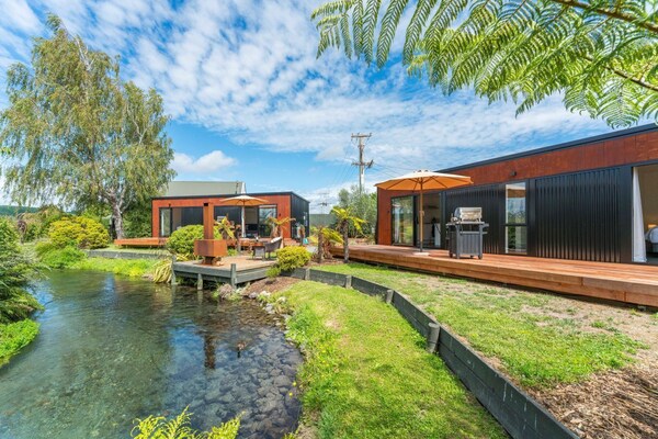 Streamside Flax Cabin - Taupō