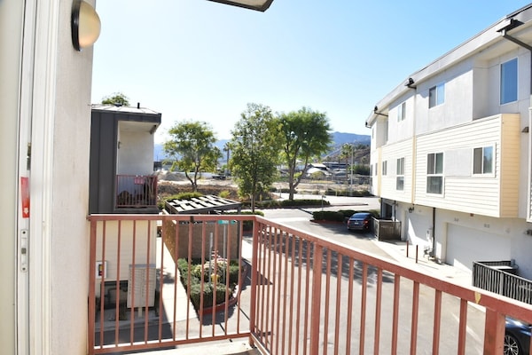 Business Travelers Haven  2 Bedrooms, 2 Bathrooms With 1 Office. - Corona, CA