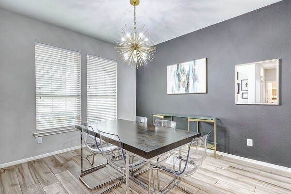Modern Stylish Home In Katy 4 Bed 2.5 Bath Book Now ! - Katy, TX