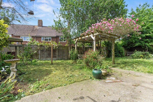Beautiful 5 Bedroom House With Free Parking,penn Rd - Aylesbury