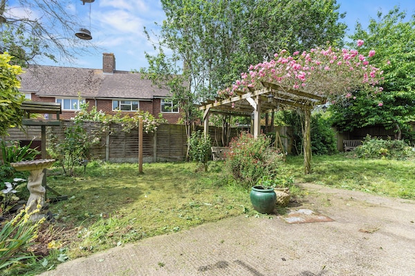 Beautiful 5 Bedroom House With Free Parking,penn Rd - Aylesbury