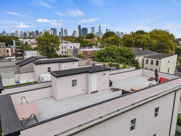 Sky High Retreat Near Nyc W/rooftop! - Secaucus, NJ
