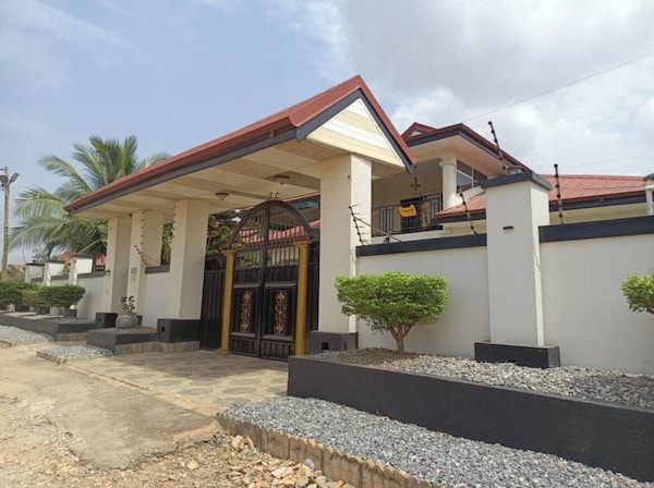 Charming 3-bedroom House With Wifi And Ac In Beautiful Accra - Accra