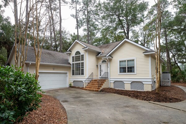 3 Bedroom, 2 Bath With Finished Room Over Garage! Lake Views! Amenity Cards! - Edisto Beach, SC