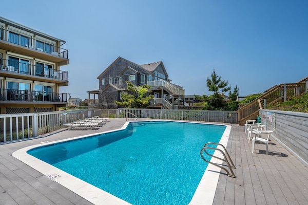 Sea Rose: Oceanfront Condo, Great Ocean Views, Community Pool - Nags Head, NC