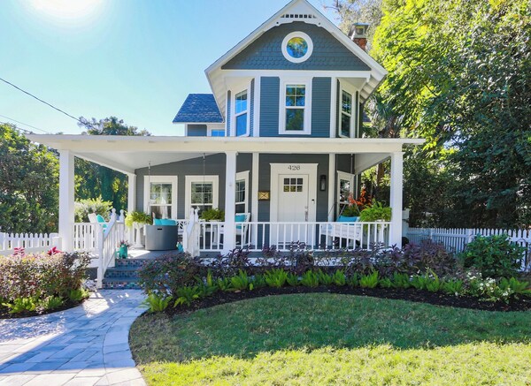 Fabulously Appointed Fully Gated Home, With Pool, Hot Tub & Fire Pits. - DeLand, FL