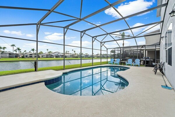 Family Retreat Sleeps 12 At Lake Berkley Resort! - Kissimmee