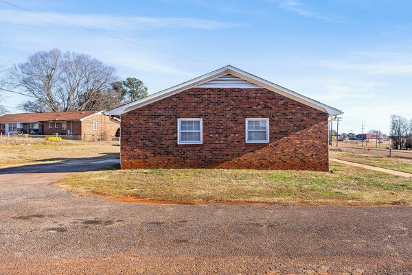 Cozy Place - Clean  - Workspace With Wifi - Spartanburg, SC
