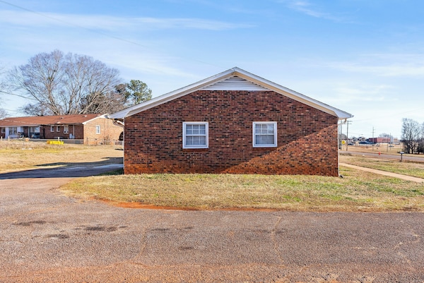 Cozy Place - Clean - Workspace With Wifi - Spartanburg, SC