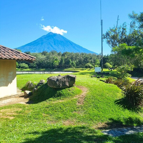 La Reunión Es El Resort Más Exclusivo De Guatemala, La Casa Del Volcán, Antigua - Chimaltenango