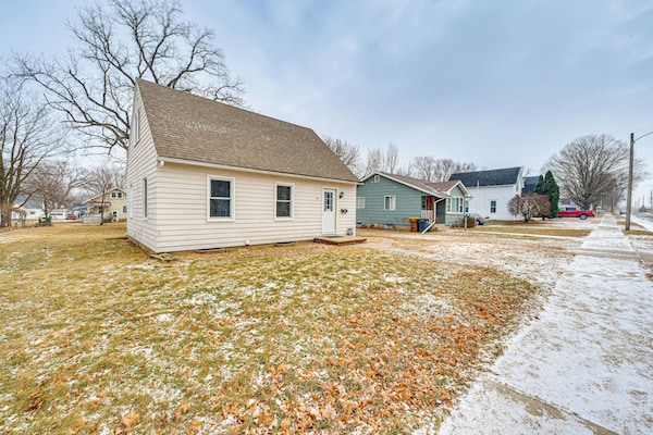 Hike, Fish & Boat: Lake Mills Home W/ Yard - Rice Lake State Park, Lake Mills