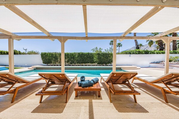 Stylish Oasis: Pool, Spa, & Mountain Views - Desert Hot Springs, CA