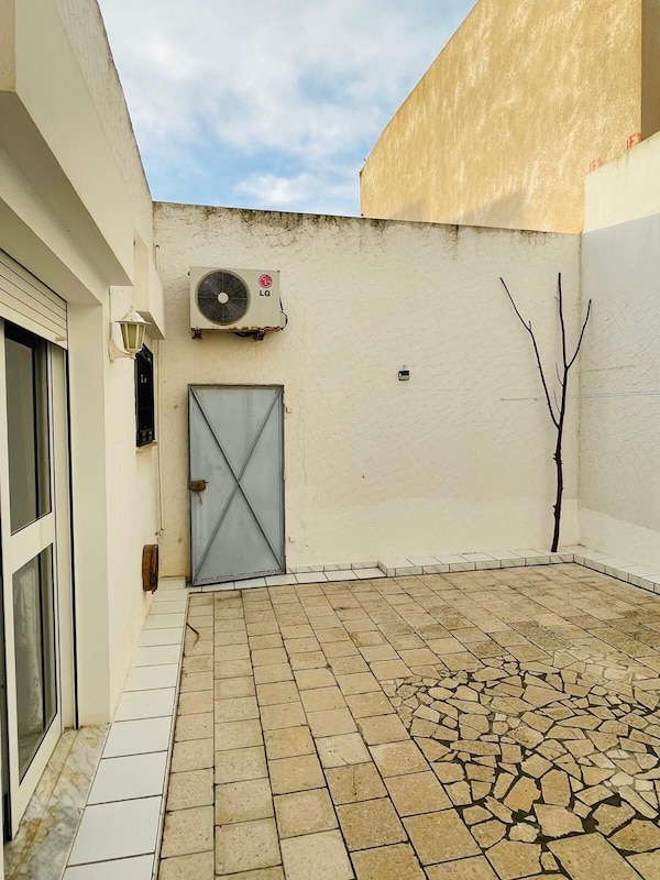 Charming 3-br House  Walk To Beach  Tunisian Getaway - Tunesien
