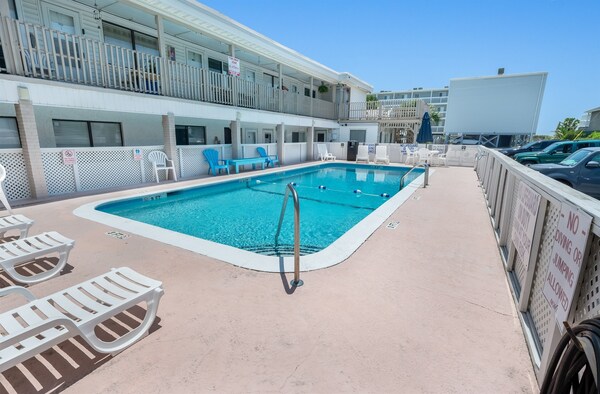 North Myrtle Oceanview Studio Pool | Dogs Allowed! - Little River, SC