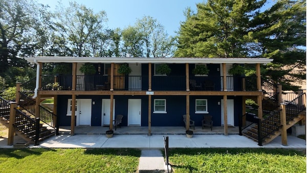 Cozy 2br Retreat | Near Casino, Queen Beds, Parking - Bristol, TN