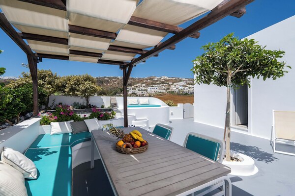 East Side Private Villa , 2 Bedroom & Jacuzzi - Santorini