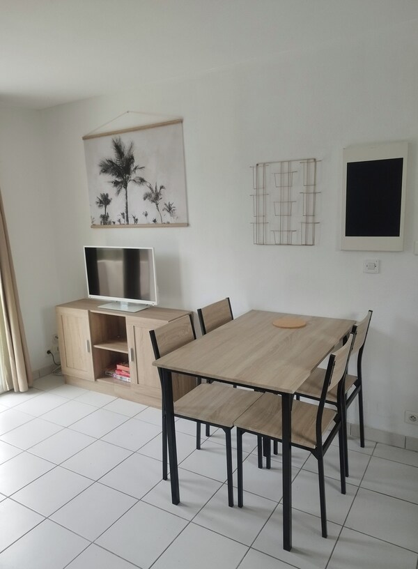 Appartement Dans Résidence De Tourisme 3*** Avec Piscine - Saint-Geniez-d'Olt