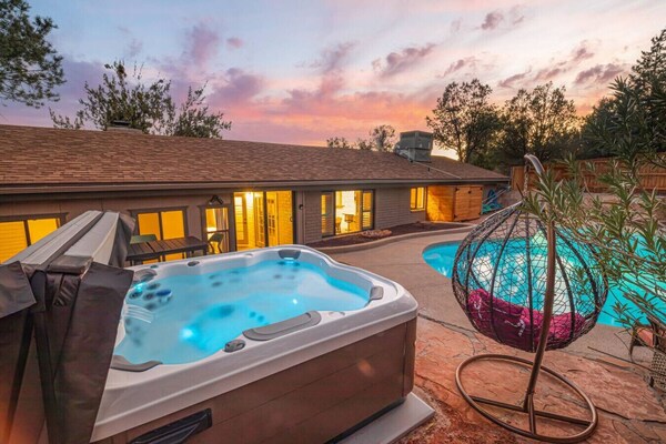 Centrally Located With Pool, Hot Tub, & Firepit - Sedona, AZ