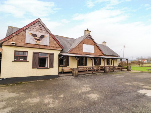 Apache Falls Lodge, Romantic, Character Holiday Cottage In Castlerock - County Donegal