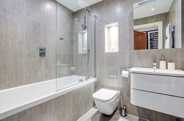 Battersea 2bed Retreat | Long Stays & Free Parking - London