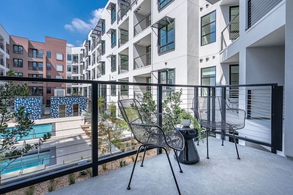 Luxury Urban Oasis: Fully Furnished Extended Stays In Vibrant West Hollywood - Hollywood, CA