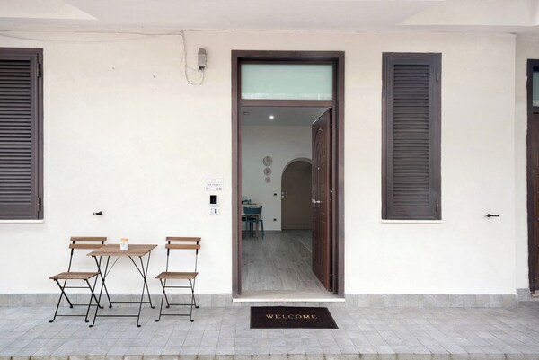 Appartement 'Etruria Salerno Two Apartments' Met Privéterras, Draadloos Internet En Airconditioning - Salerno