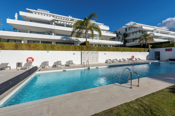 Apartment 'Duplex In Cataleya' With Mountain View, Wi-fi And Air Conditioning - Estepona