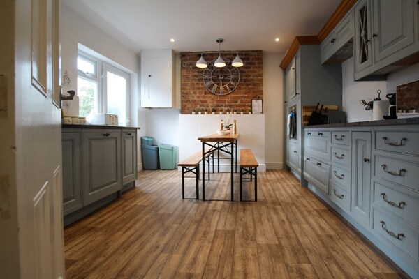 Fairways View -  A House That Sleeps 6 Guests  In 4 Bedrooms - Wirral