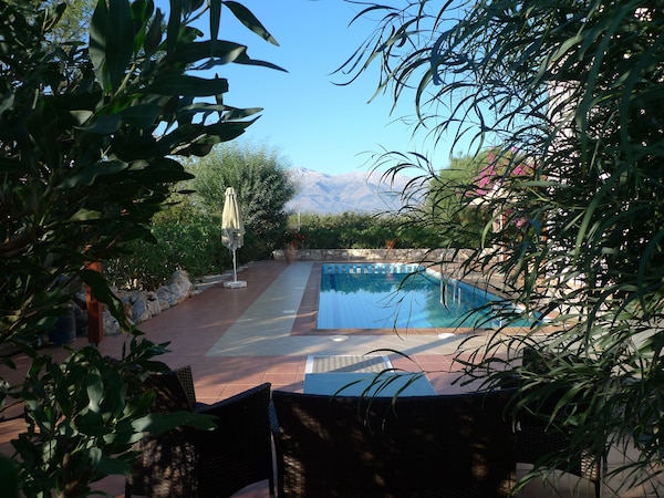 Charming And Serene Villa With Pool, Lush Garden, Sea And Mountain View - Crete