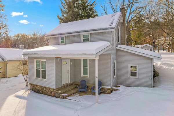 New Charming 2 Bed, Pets, Walk To Downtown - Torch Lake, MI