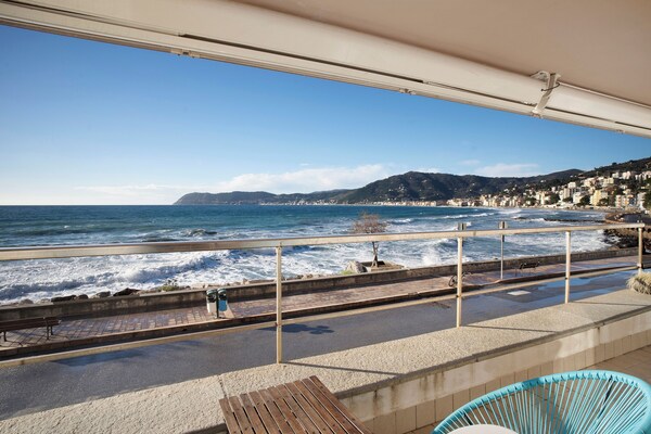 Apartment 'Cadorna Fronte Mare' With Sea View, Wi-fi And Air Conditioning - Alassio