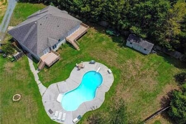 Winston Salem: Heated Pool, Arcade, & Jacuzzis - Winston-Salem, NC