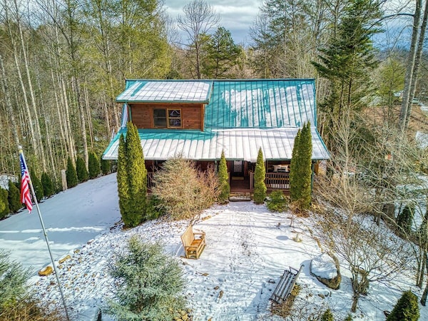 Cozy 5-bedroom Cabin In Charming Gatlinburg - Gatlinburg, TN