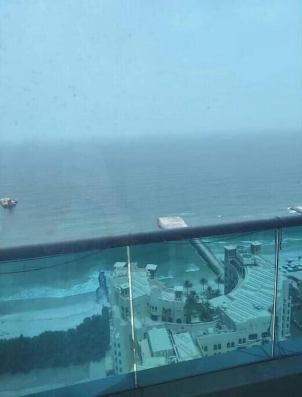 Partition In Cozy Sea View Flat - Ajman