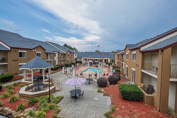 Four Spacious Rooms Perfect For Knoxville Getaways And Fun - Melton Hill Lake, TN