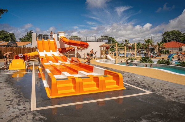 Camping - Parc Aquatique - Ccagfgf - Saint-Gilles-Croix-de-Vie