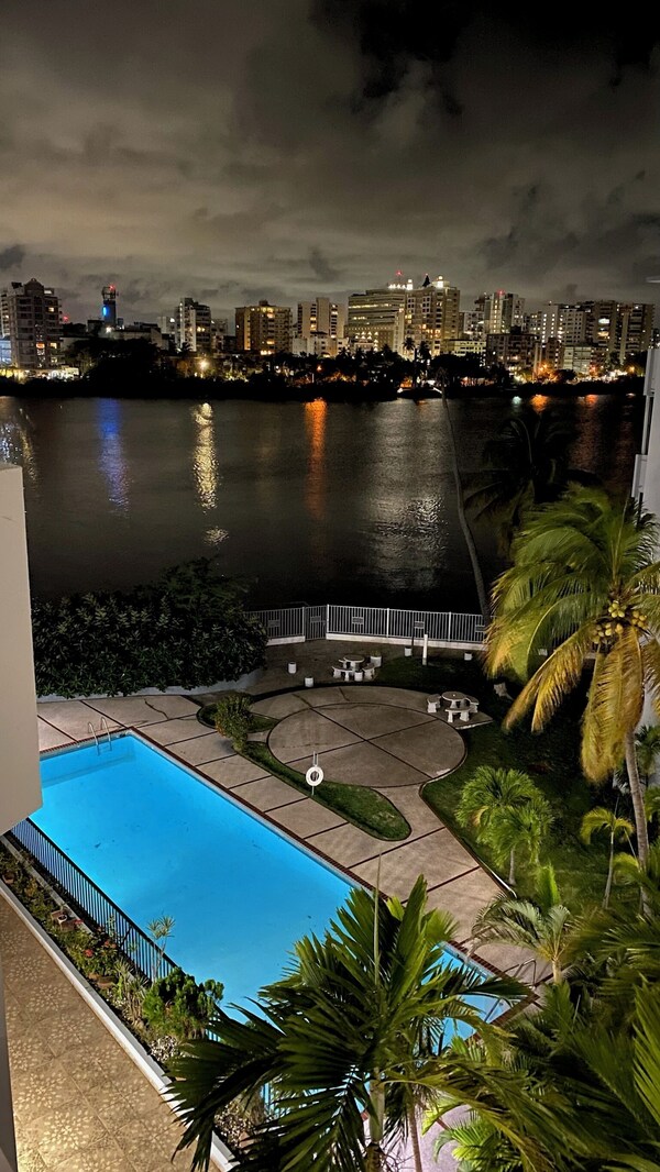 Beautiful Apartment At The Heart Of Condado Beach San Juan With Wifi, Ac - Bayamón