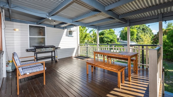 Spacious Family Holiday Home In Urangan - Coasthm - Hervey Bay