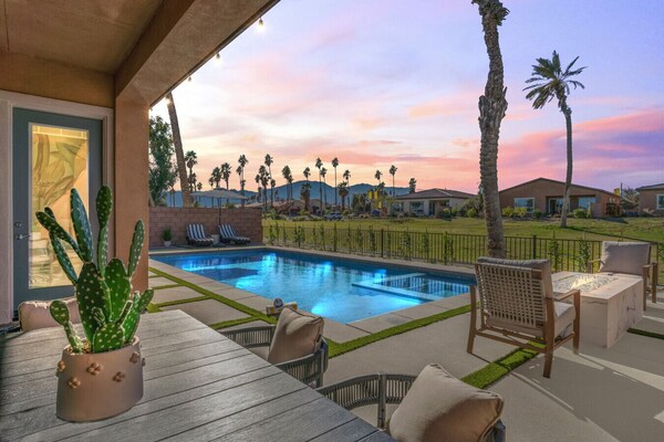 Desert Escape. New Luxury Pool Home! Walk To Coachella! - Indio, CA