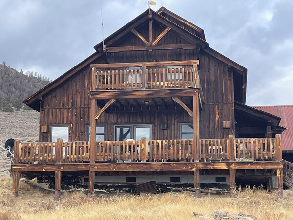 3 Bedroom Luxury Cabin Near Gunnison With Amazing Views And Solitude. - Gunnison, CO