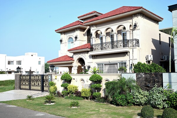 Fully Furnished, 5-bedroom Luxury Villa In Dha-6 Raya Fairways Commercial Lahore - Punjab