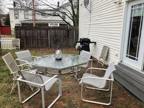 Charming 2-bedroom House In Lovely Red Bank With Wifi, Ac Sleeps Eight - Long Branch, NJ